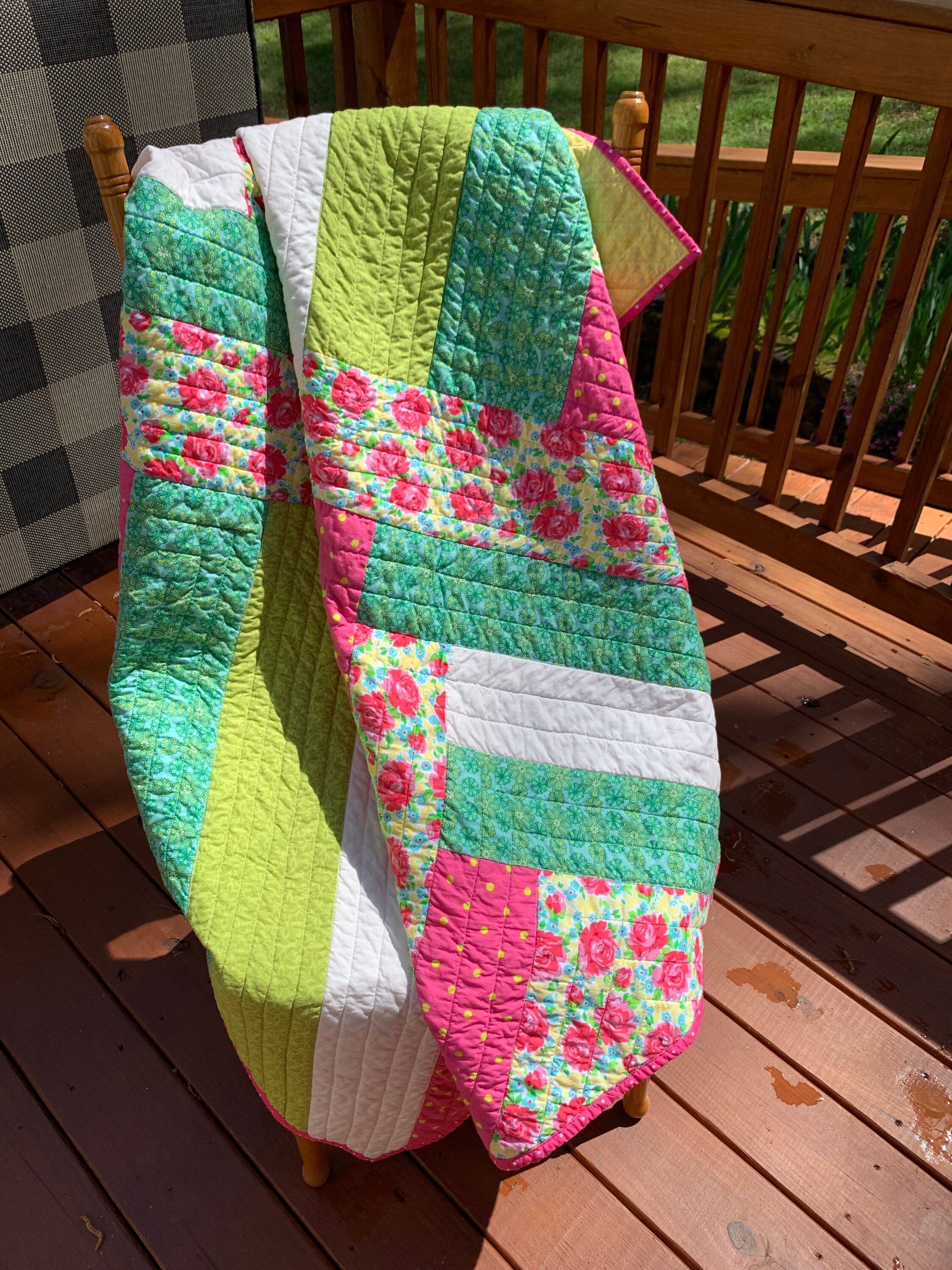 Bright Spring Quilt in Yellow, Pink and Green Fun Maypole Style Pattern ...