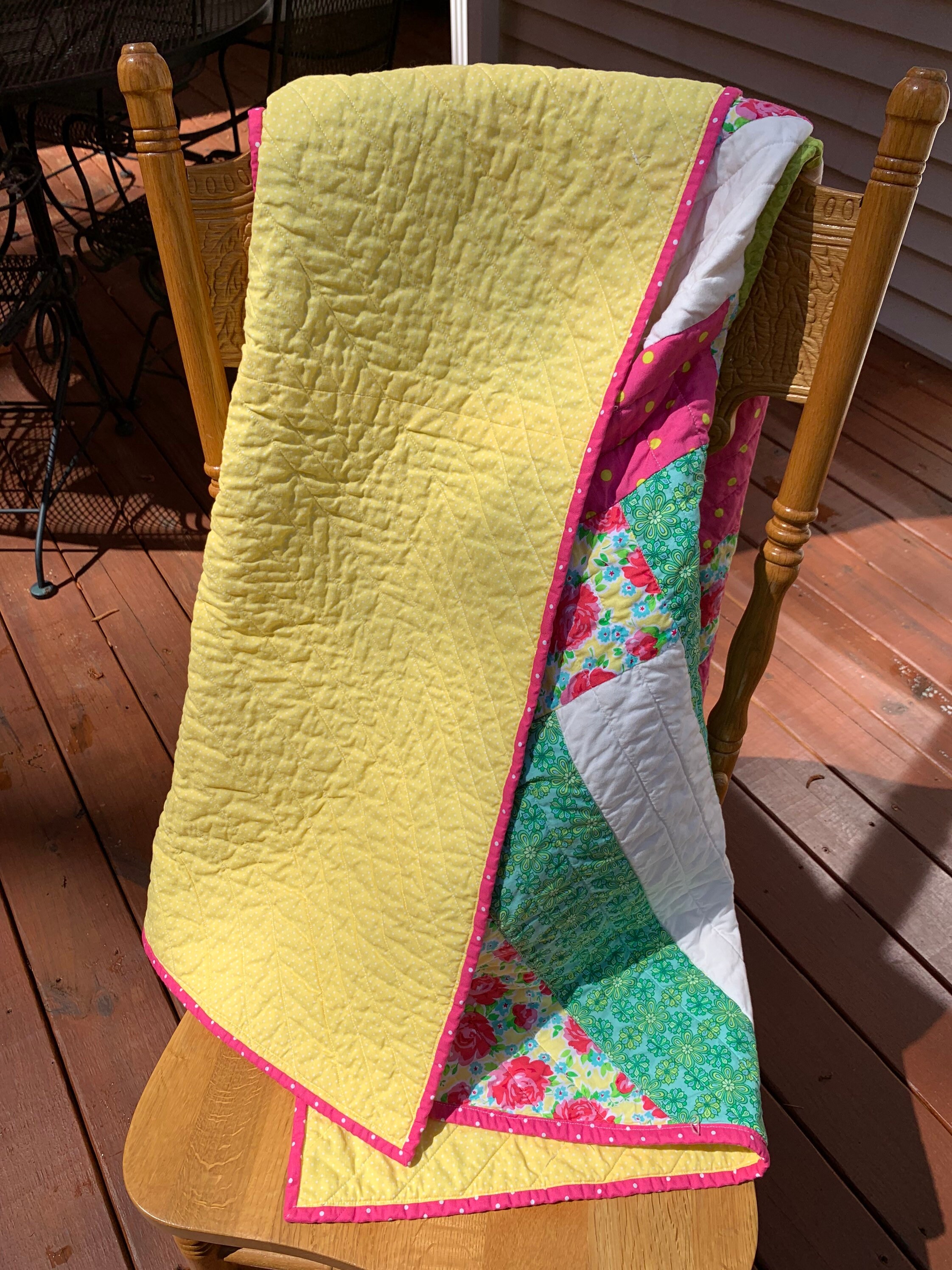 Bright Spring Quilt in Yellow, Pink and Green Fun Maypole Style Pattern ...