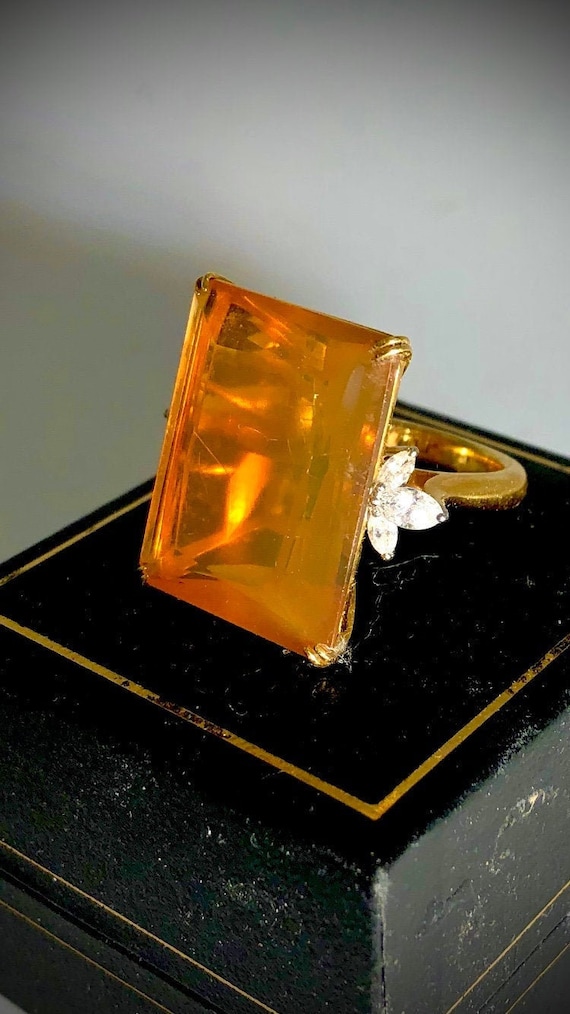 Fire opal and diamond - Gem