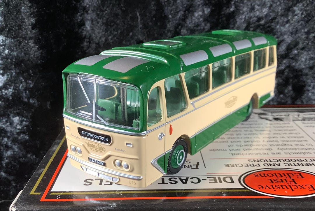 EFE 1/76 Scale Model Bus 12113 Harrington Cavalier Coach - Maidstone ...