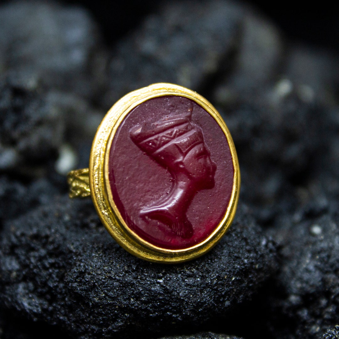 Egyptian Queen Nefertiti Intaglio Red Glass Ring | 925 Sterling Silver ...