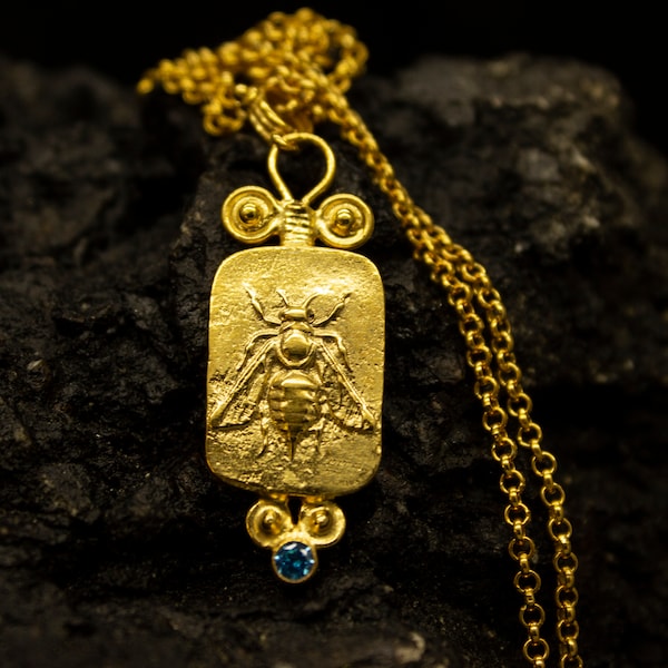 Bee Pendant - Etsy