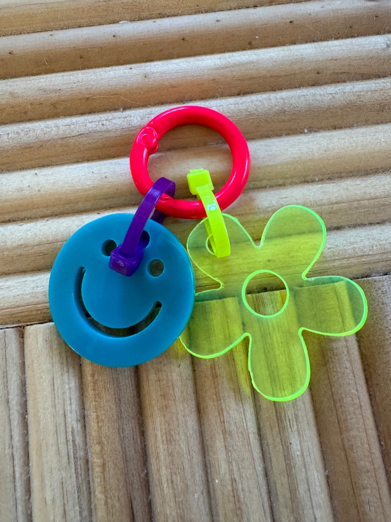 Retro Flower Smiley Face Keychain Multi Color Keychains Happy Face Y2K ...