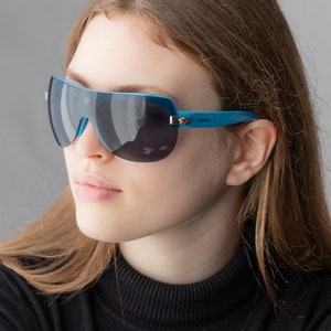 2000s VERSACE 4045-V (large) Shield Sunglasses - Etsy