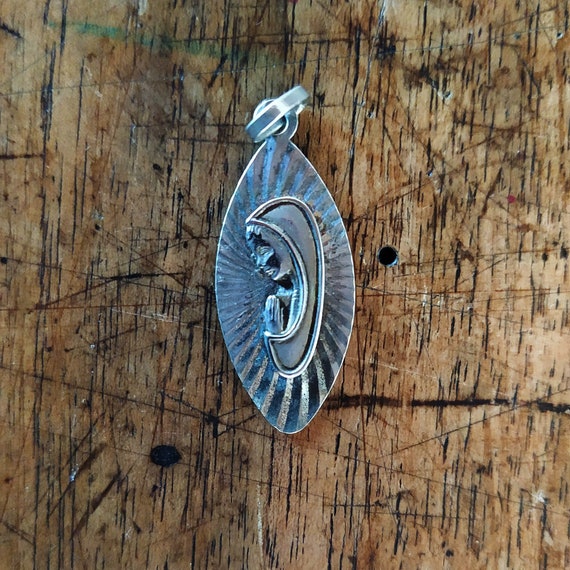 Leaning Virgin Mary Silver 800 - Gem