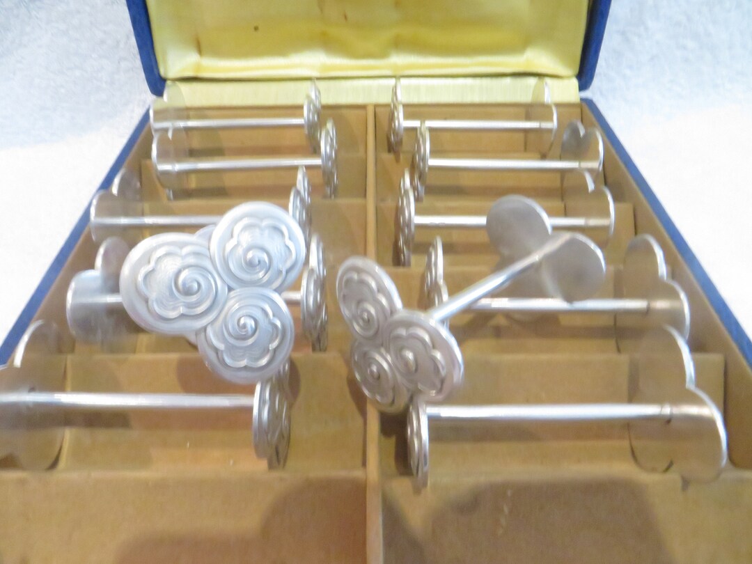 12 Knife Holders in Silver Metal Art Deco Style stylized Foliage With ...