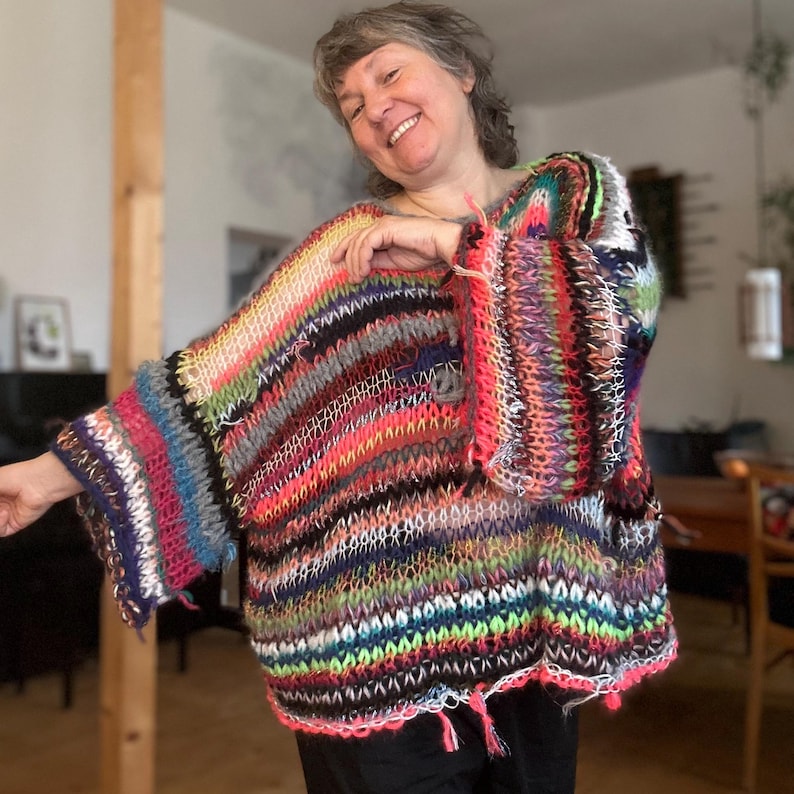 Casual, kleurrijke trui gemaakt van mohairresten, een handgebreid uniek stuk - Etsy België
