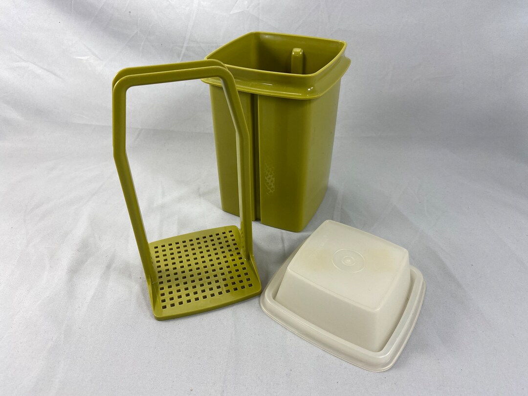 Vintage Green Tupperware Pick-a-deli Pickle Keeper #1330, Avocado Green ...