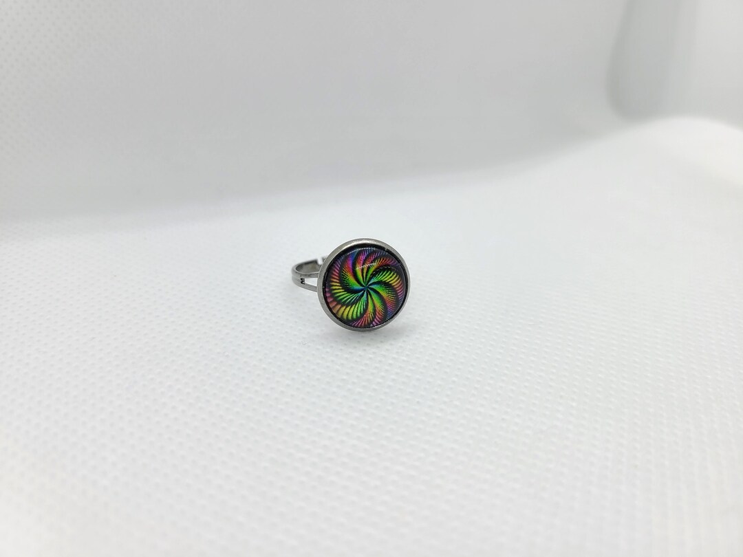 Rainbow Optical Illusion Trippy Ring Moving Image Ring - Etsy