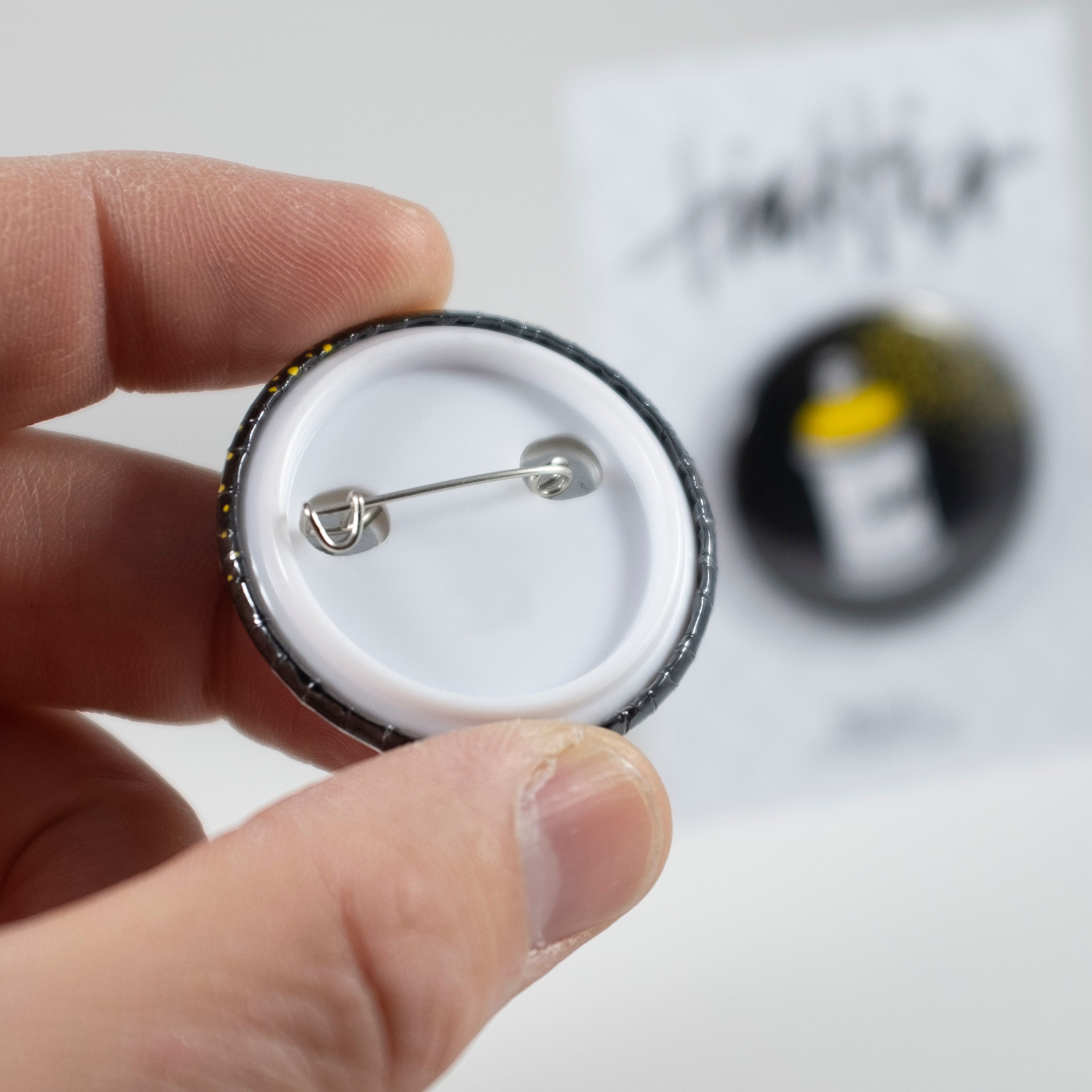 Graffiti Spray Badge 37mm Button Badge Pin Graffiti - Etsy