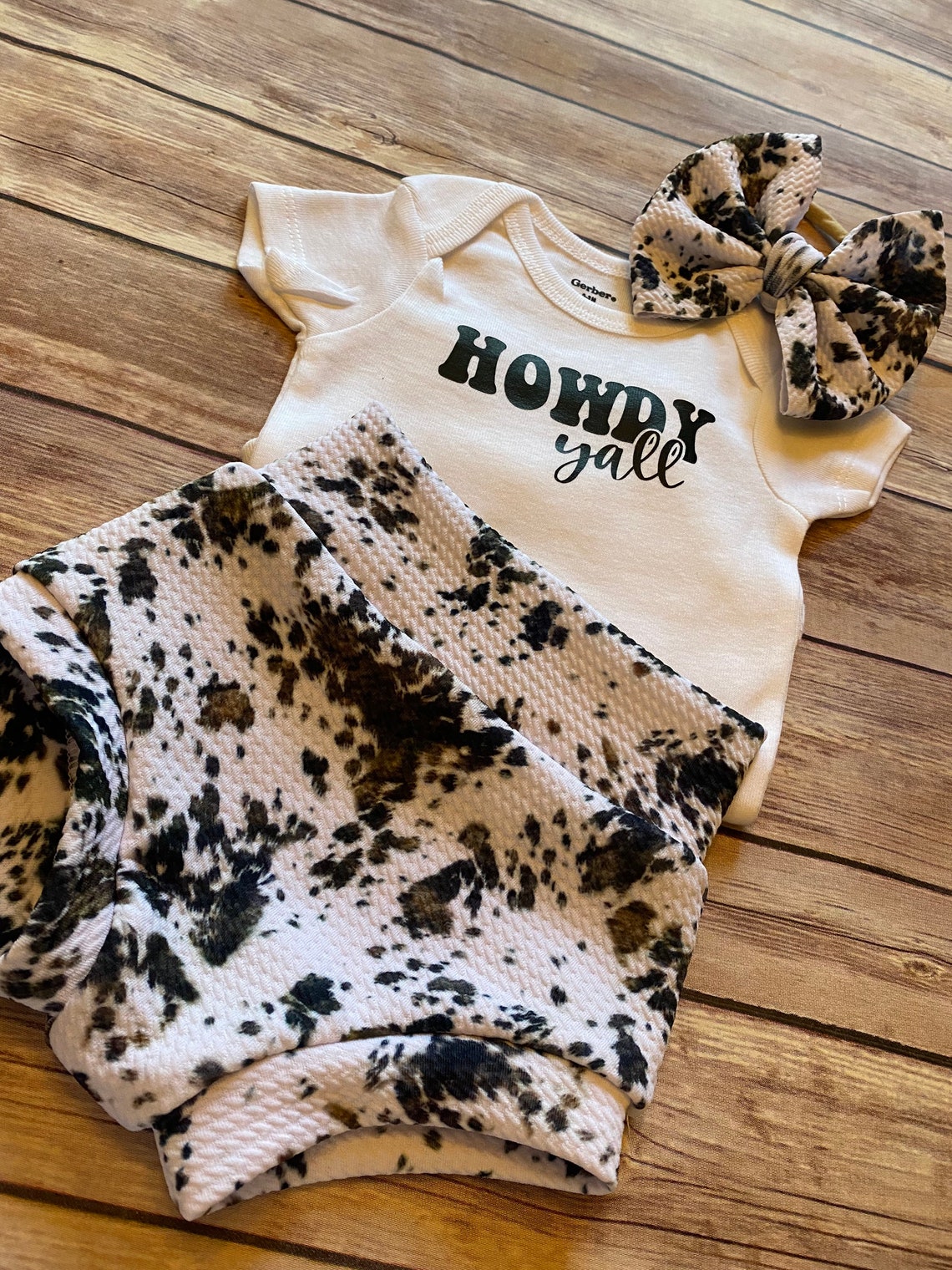 NEW**HOWDY Y’all + Cowhide Baby Girl Soft Knit Bummies and Bow Set - Etsy
