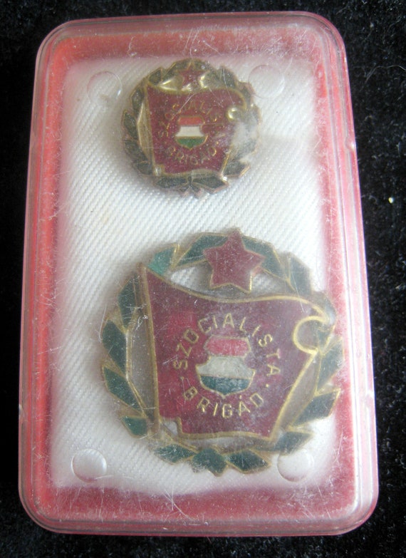 Memorabilia Vintage Hungarian Socialist Brigade Green Level badge Art ...