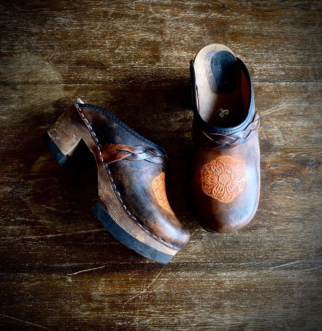 1970s Tooled Platform Clogs // Size 38 Euro - 8 US - Etsy