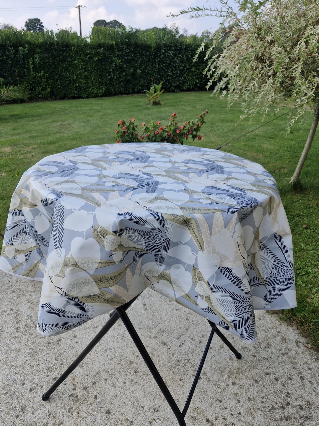 Round Oilcloth 150cm Wide "the Leaves". - Etsy