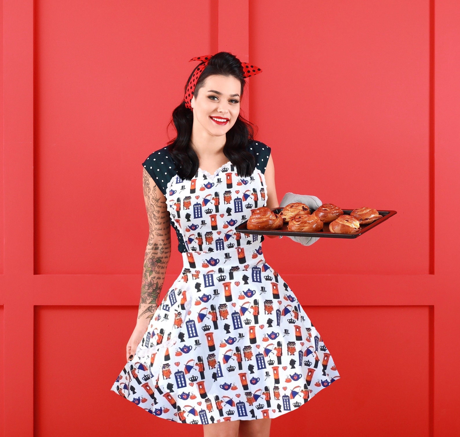 British Icons Retro Apron. London Icons Women's Sweetheart - Etsy UK