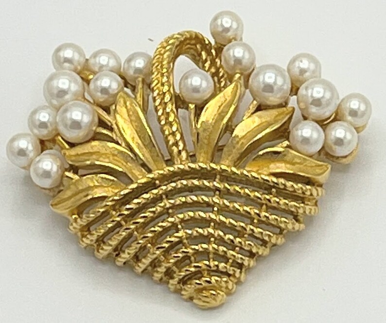 Trifari Vintage Flower Basket Brooch Pendant: Gold Tone Faux Pearls - Etsy