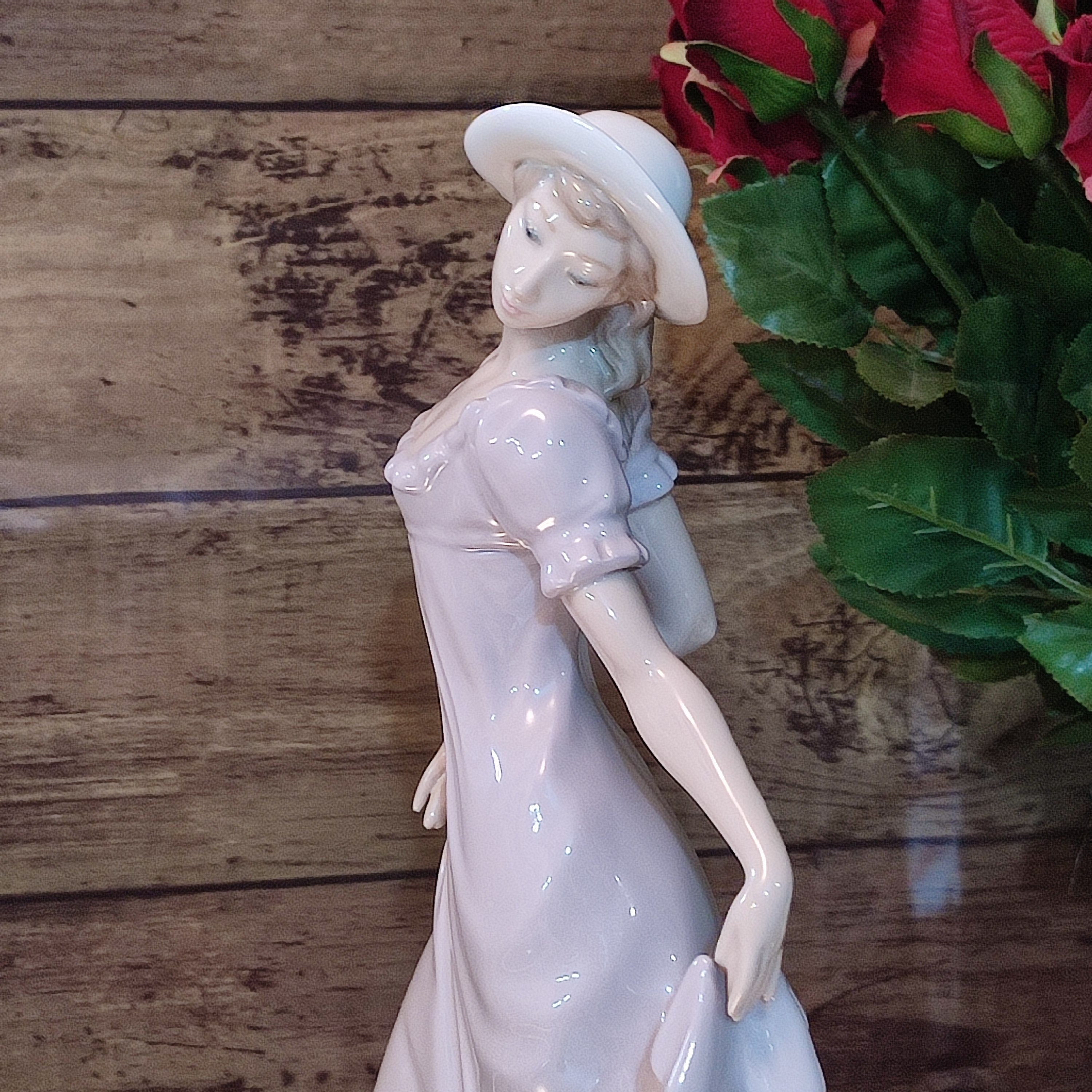 Vintage Nao by Lladro 5176 lady Holding Dress Spanish Porcelain - Etsy