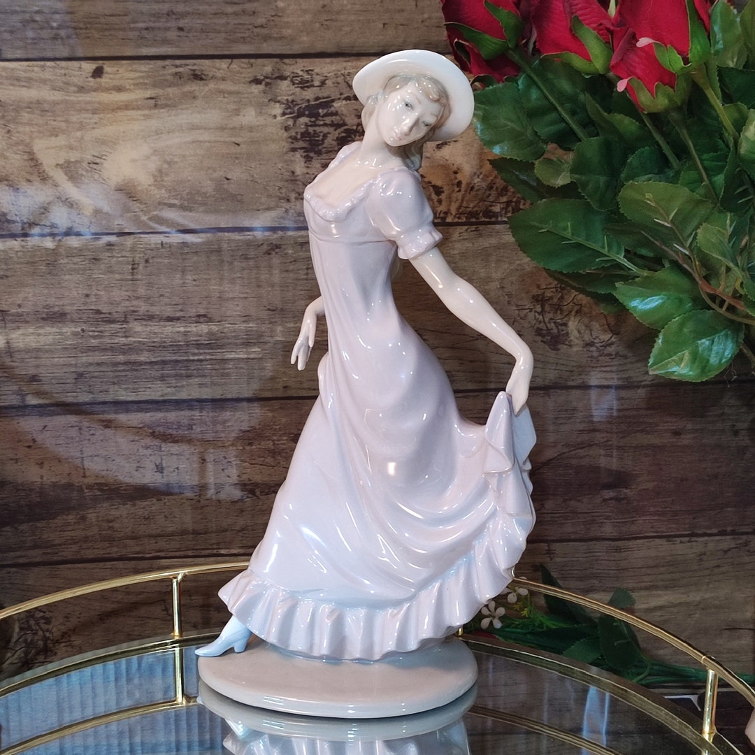 Vintage Nao by Lladro 5176 lady Holding Dress Spanish Porcelain - Etsy