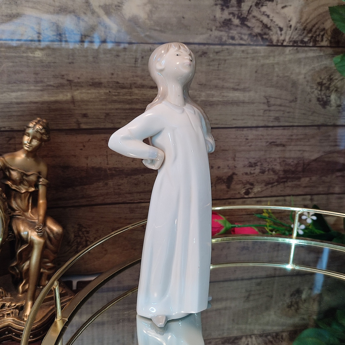 Vintage Lladro Daisa 1977 Porcelain Figure of a girl - Etsy Australia