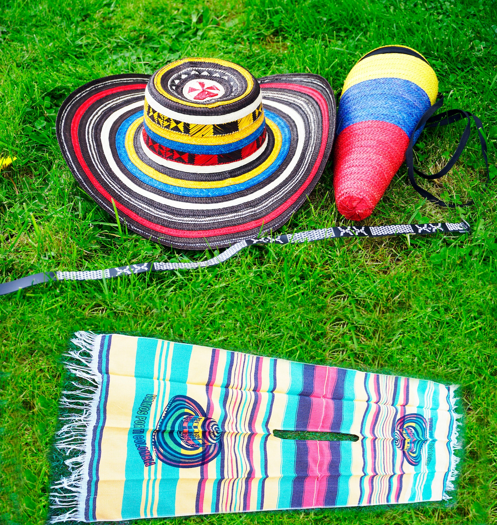 Handmade Colombian Vueltiao Hat Combo: Tricolor Case & Poncho - Etsy