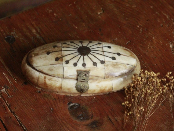 rare vintage carved Bone and brass jewel box - Gem