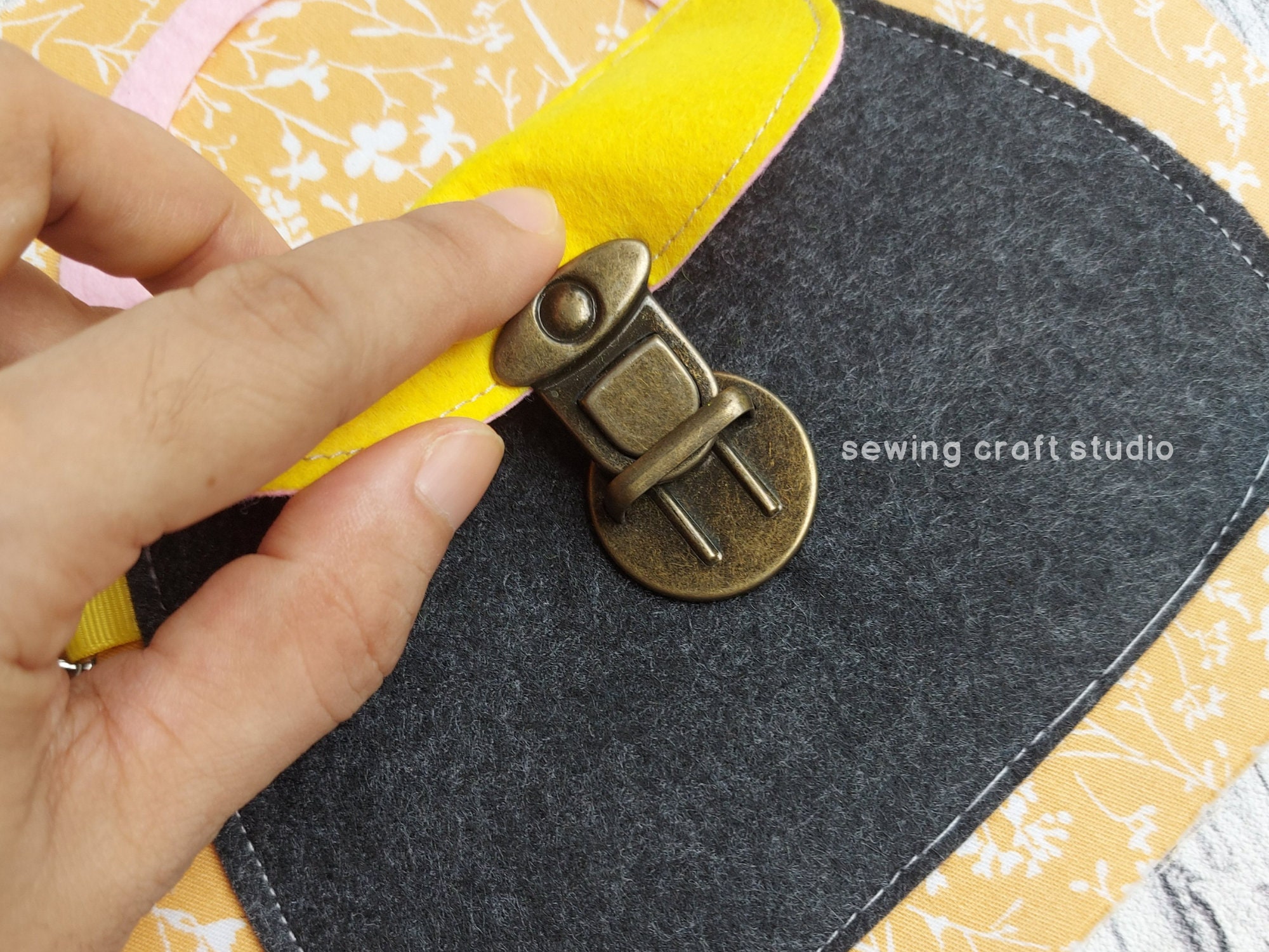 PDF SVG Lock and Unlock the Handbag Quiet Book Pattern With - Etsy