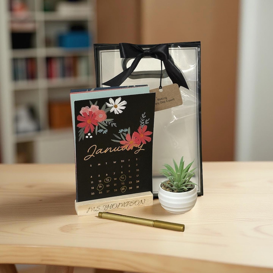 2026 Wooden Desk Calendar Gift Set, Personalized Floral Office Decor - Etsy