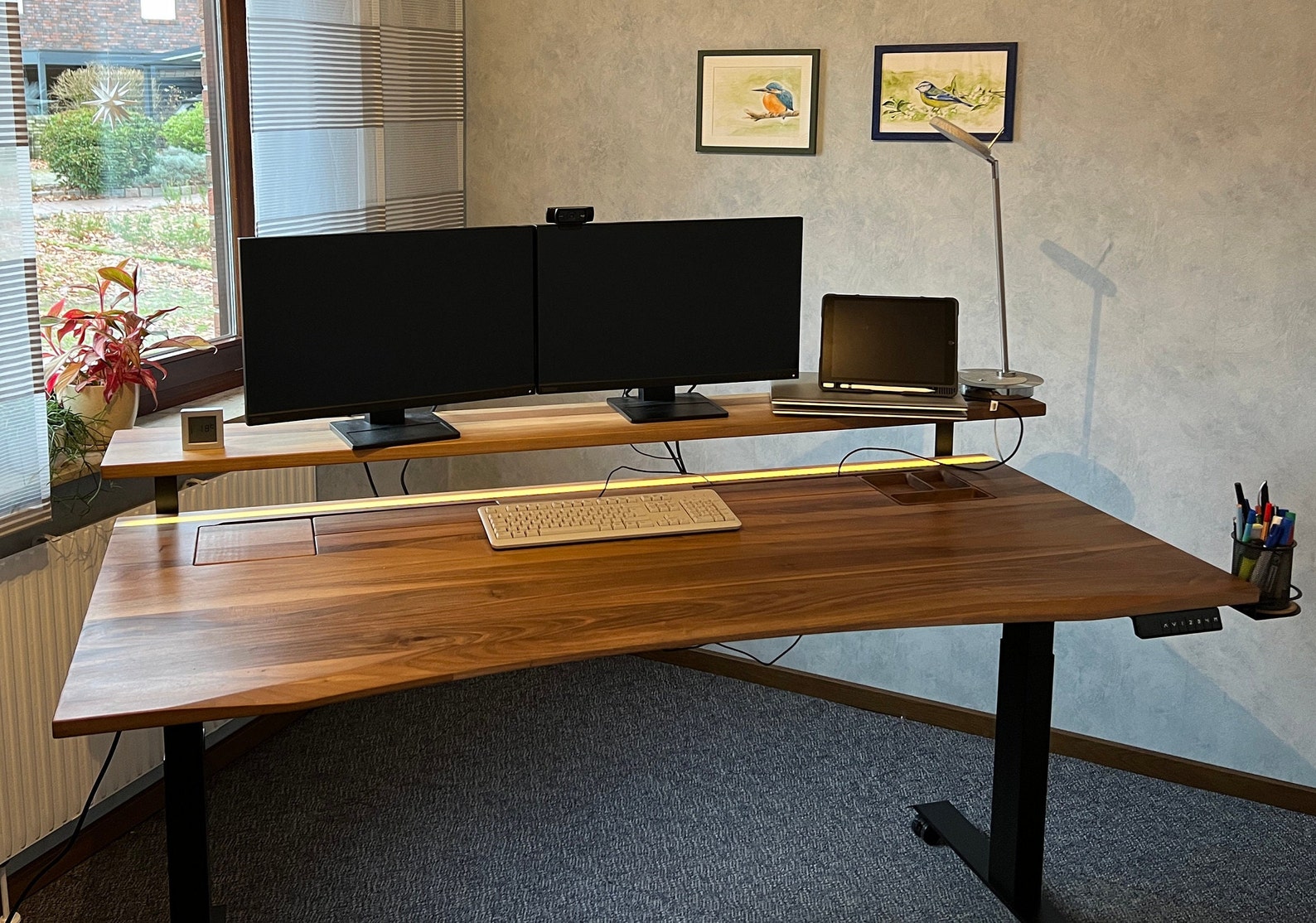 Height Adjustable Gaming Table With LED Mood Light, Modular Accessories ...