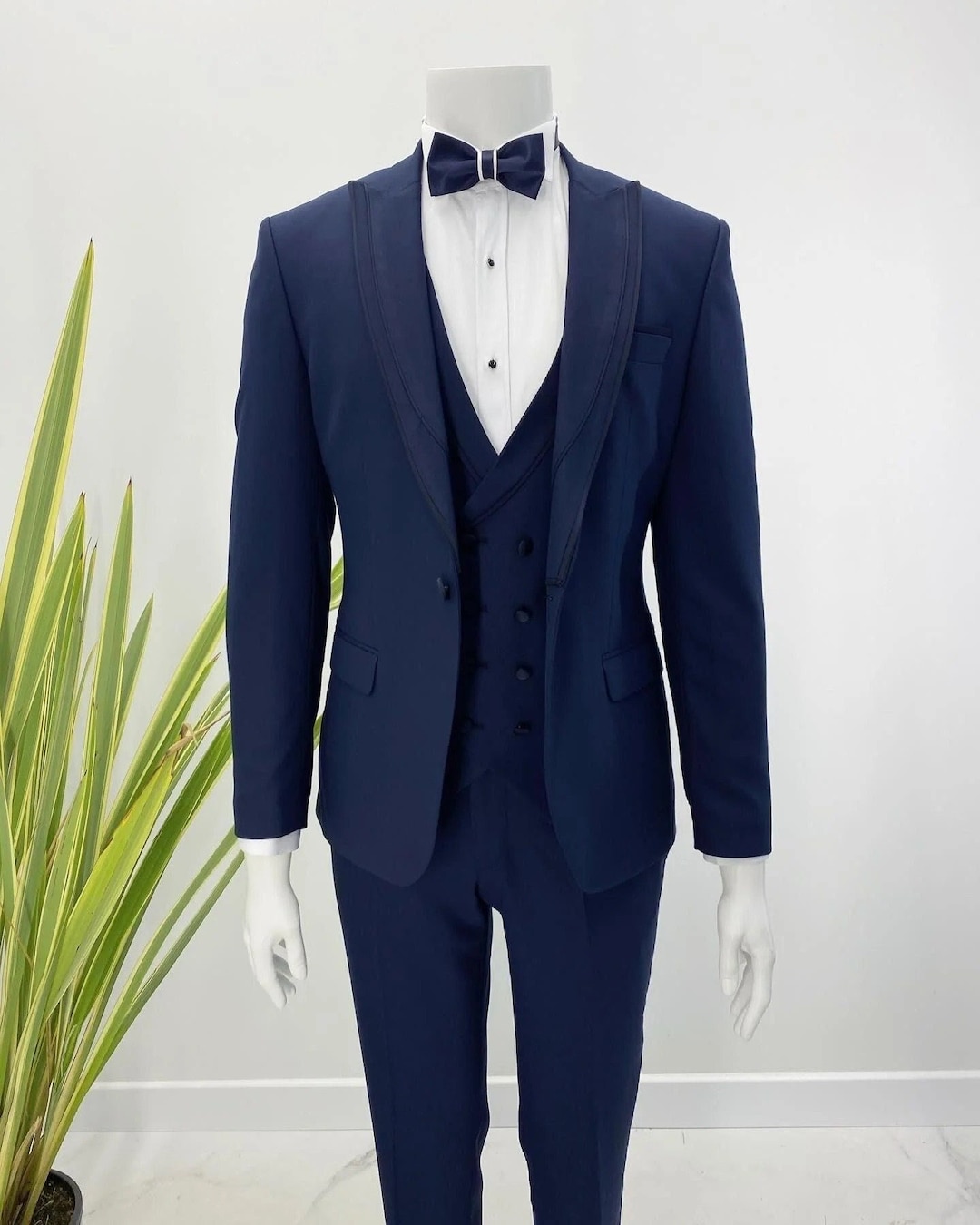 CUSTOM FIT Men's Tuxedo - Groom Suit - Wedding Suit Peak Lapel Slim Fit ...