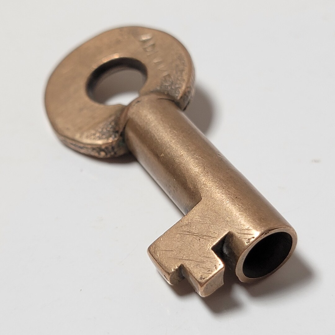 Vintage Brass Adlake NP Northern Pacific Railway Switch Key Approx 2 1/ ...