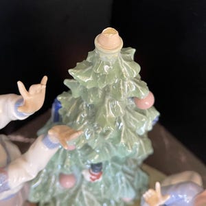 Large Lladro Christmas Figurine - Trimming the Tree - #5897 Retired - Etsy