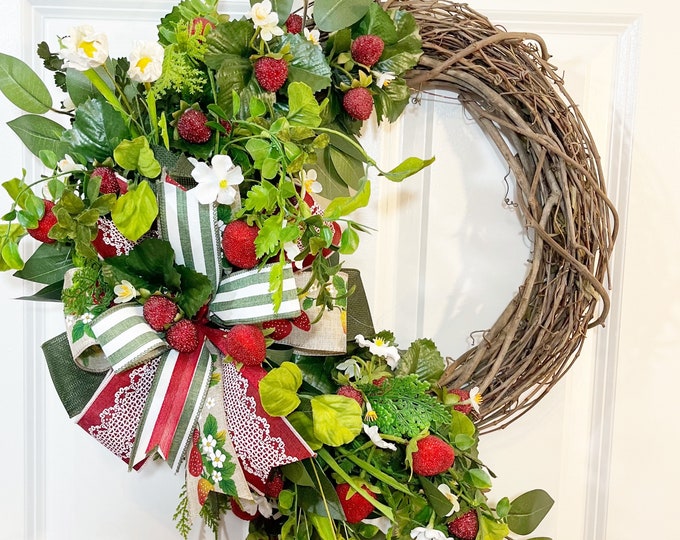 Strawberry Wreath for Front Door, Fruit Wall Decor, Summer Grapevine ...