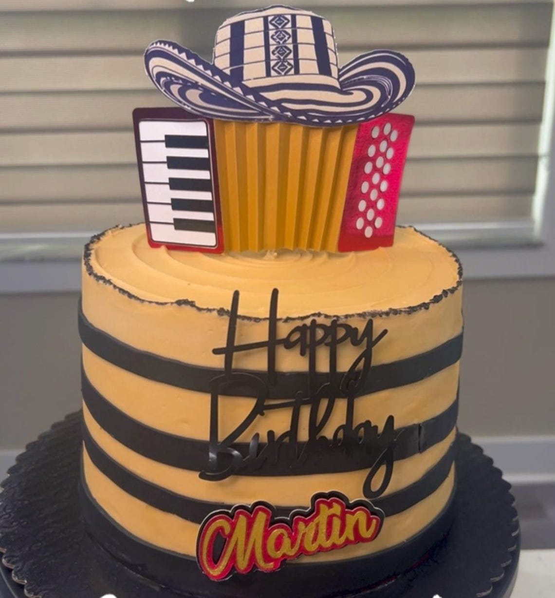 Cake Topper Acordeon, Sombrero Voltiao, Traditional Colombia Cake ...