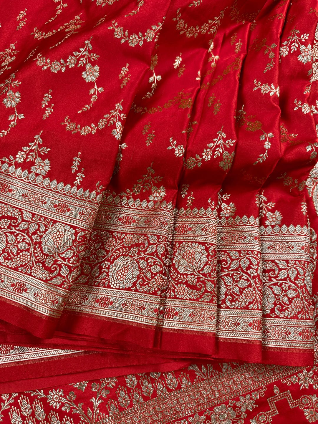 Red Color Soft Mashru Silk Handloom Saree With Muted Gold Zari Weave ...