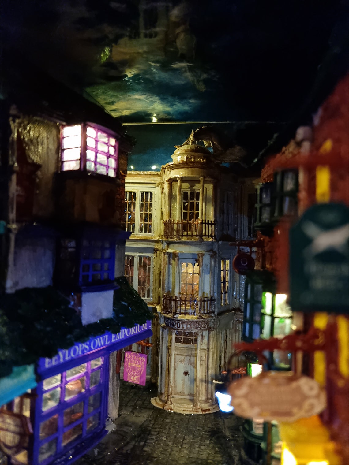 Wizard's Book Nook, Diagon Alley, Gringotts Wizarding Bank Magical ...