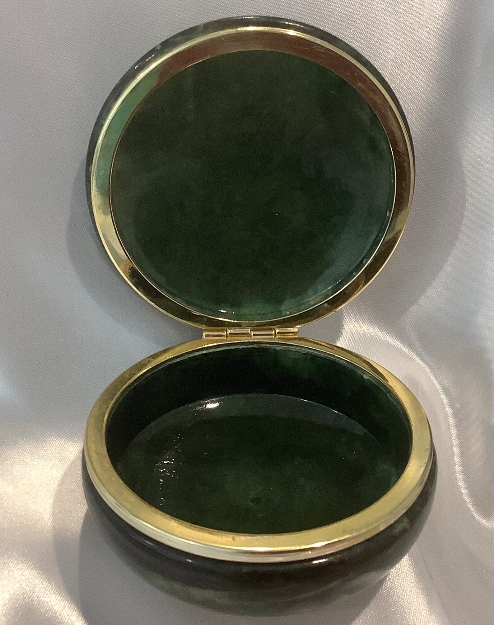 Alabaster Large Round Emerald Green Trinket Box With Hinged Brass Lid ...