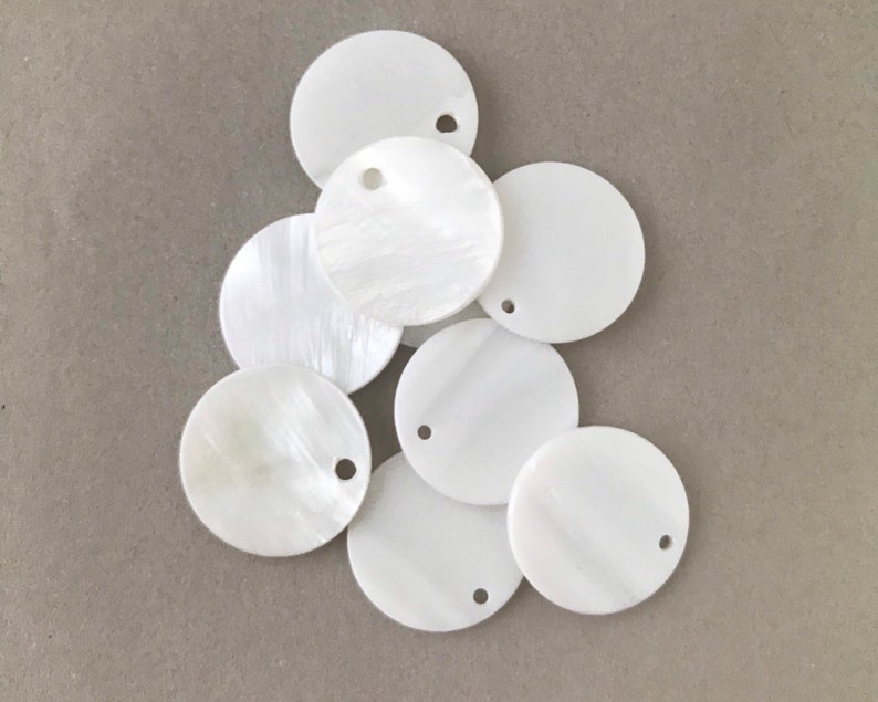 10 Natural Shell Round Disc Pendant White Shell CharmsShell | Etsy