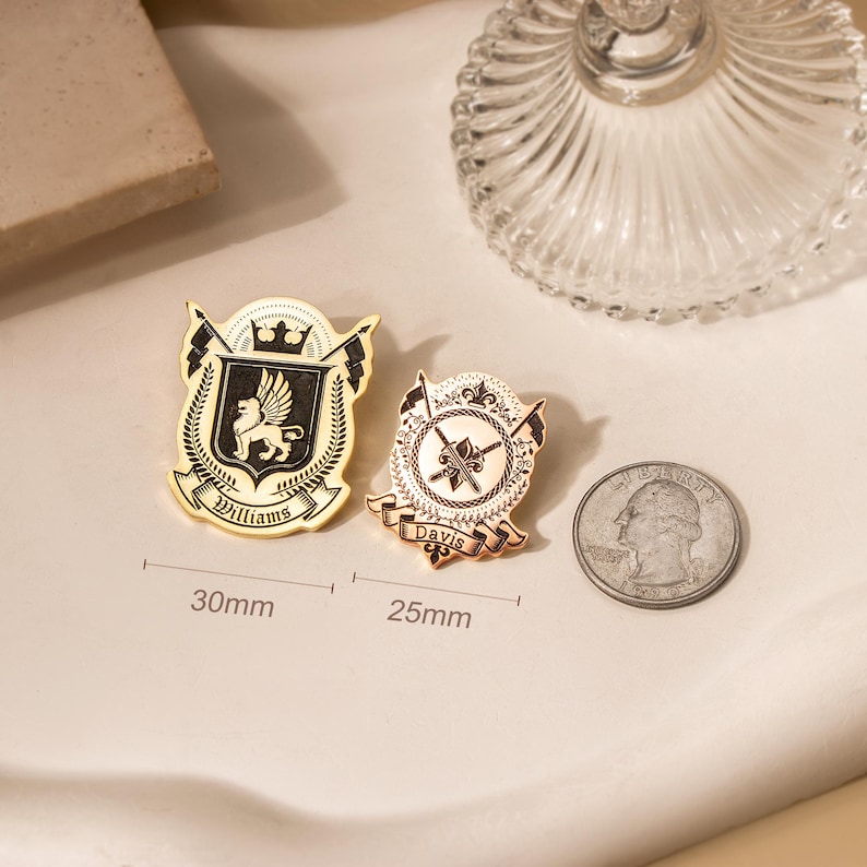 Family Crest Pin - Coat of Arms Custom Brooch - Engraved Family Emblem ...