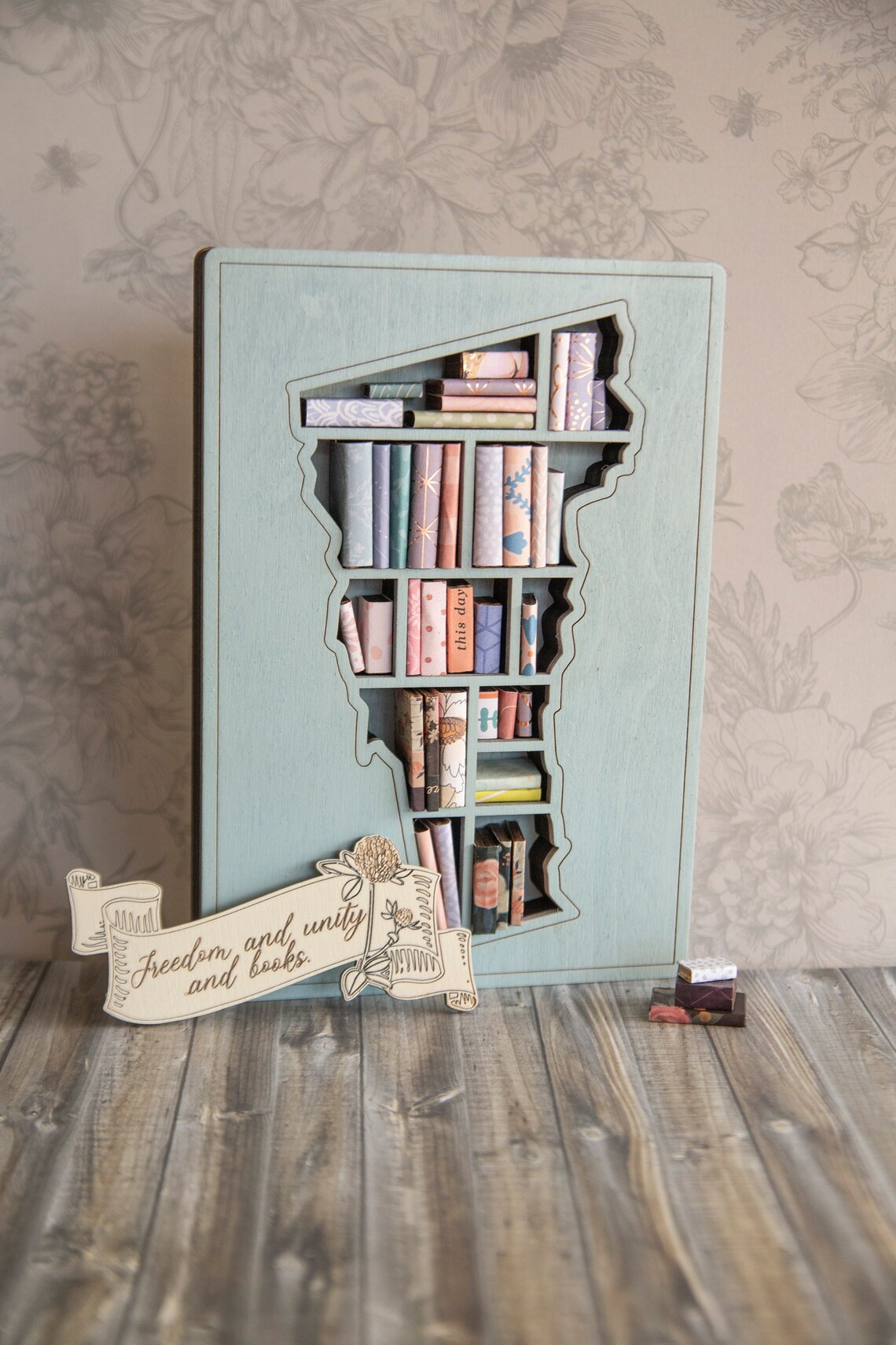 State Shaped Mini Bookshelf Svg, Bookcase Svg Gift for Woman Who Has ...