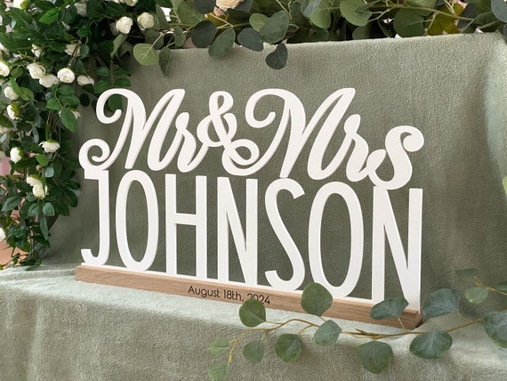 Mrs and mrs signs for wedding | Honestweddingadvice.com