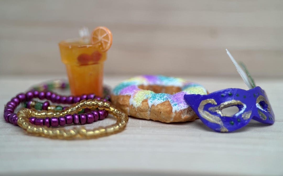 1:12 Scale Miniature Mardi Gras Set - Etsy