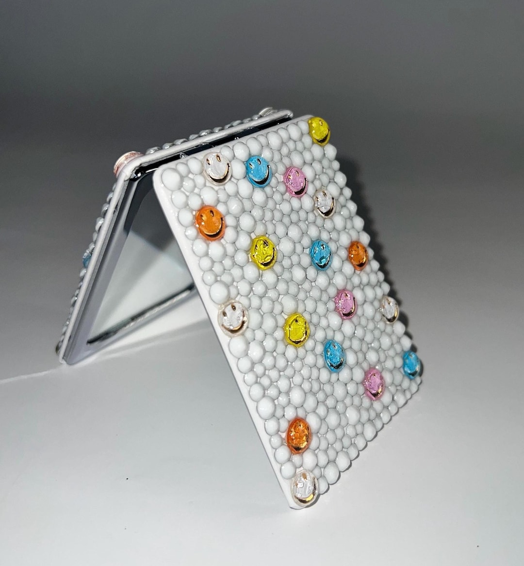 Smiley Face Bubble Compact Mirror With Magnification · Ideal for Purse ...