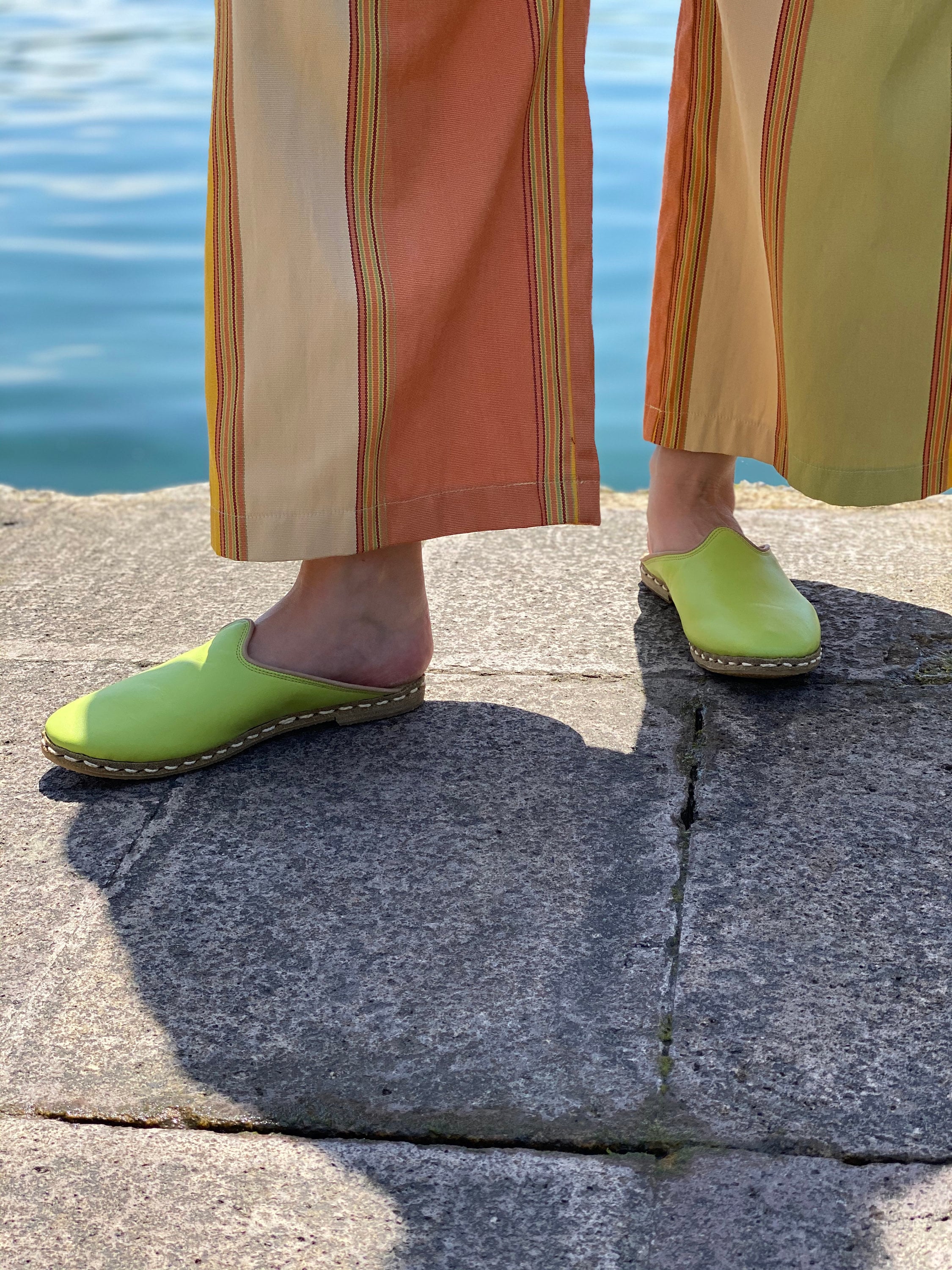 Elegantes mulas de cuero en color verde pistacho mulas de | Etsy