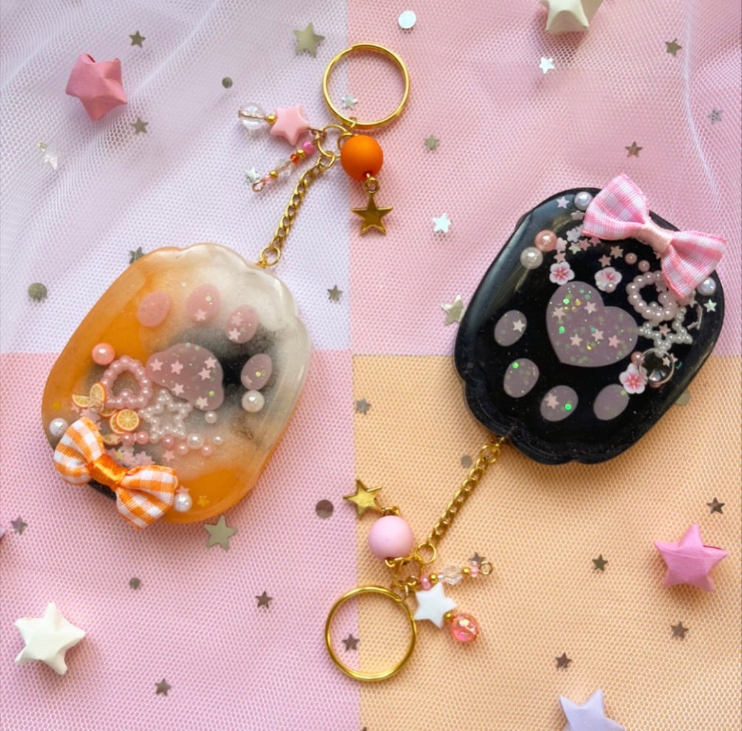 Shaker Cat Paws Keychains Made With Resin, Liquid Shakers, Calico and ...
