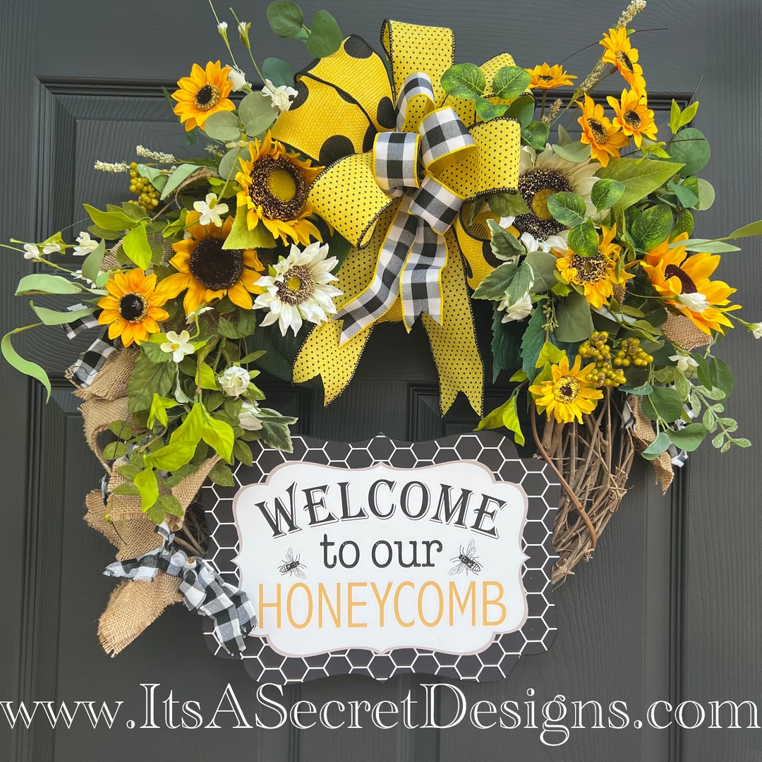 MISS Bianca-bee Honeycomb Welcome Wreath, Black White Yellow Bumblebee ...