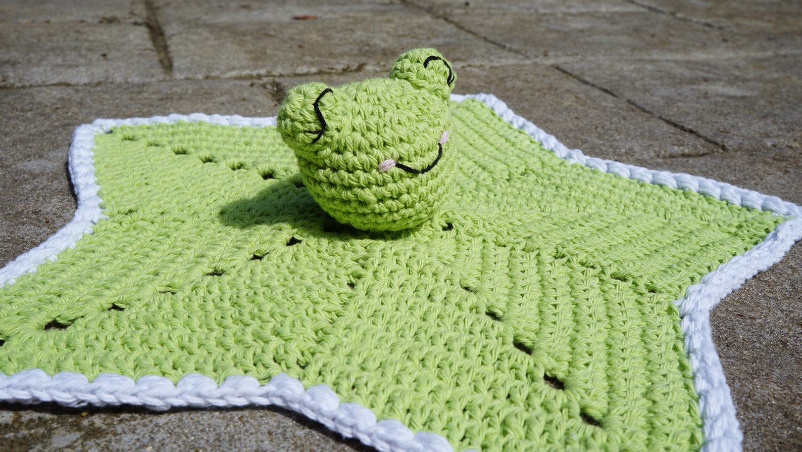 BESTSELLER Crochet Frog Lovey Pattern, Amigurumi Baby Security Blanket ...
