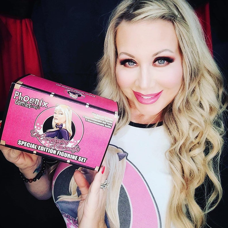 Actress Model Lisa Neeld as Thecosplayinghousewife SE Figurine - Etsy