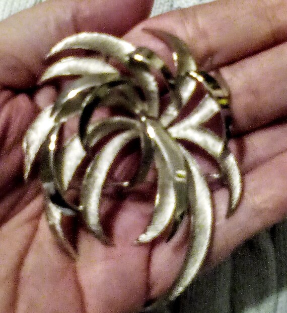 1960's TRIFARI MODERNIST BROOCH- Large Silvertone Cro… - Gem