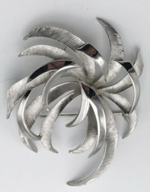 1960's TRIFARI MODERNIST BROOCH- Large Silvertone Cro… - Gem