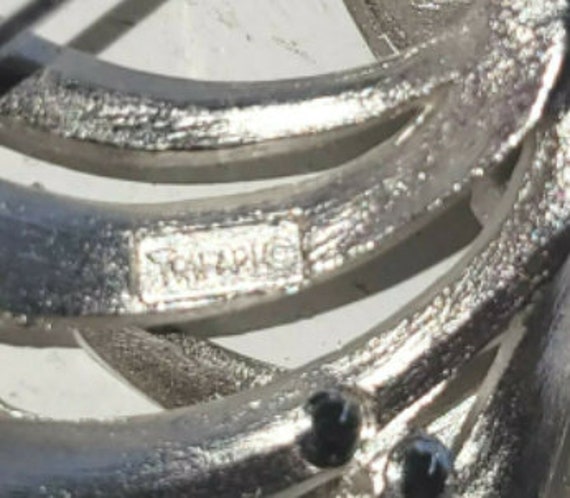 1960's TRIFARI MODERNIST BROOCH- Large Silvertone Cro… - Gem